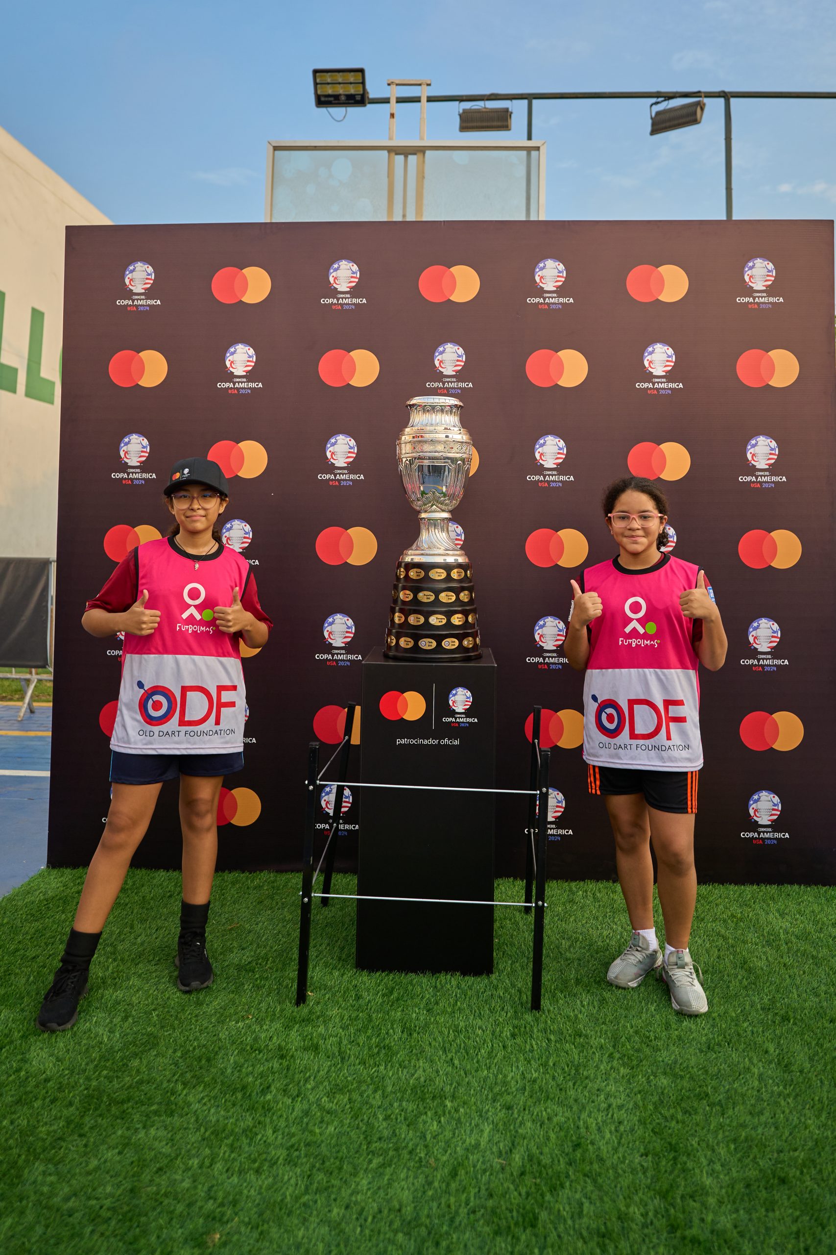 Mastercard takes the trophy of the CONMEBOL Copa America™ to the boys ...